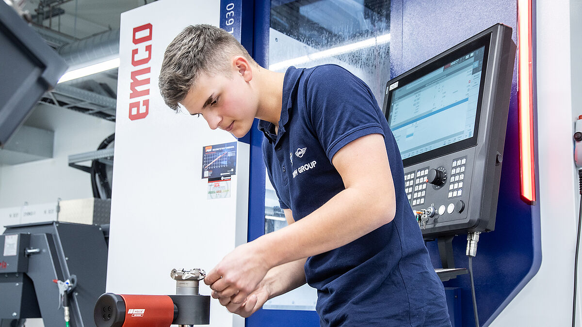 Top training centre with conventional and CNC machines from Emco: EMCO lathes and milling ...